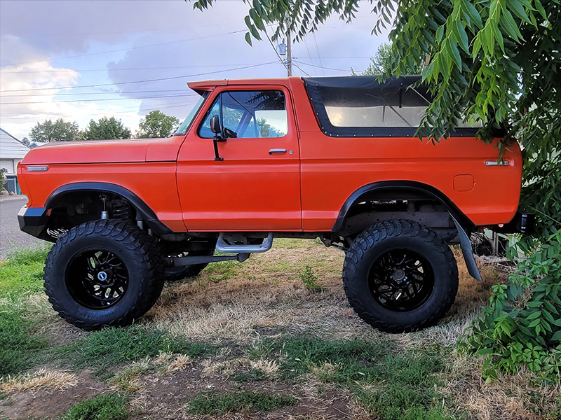 1978 Ford Bronco - 20x12 Hardrock Wheels 40x15.50R20 Land Spider Tires