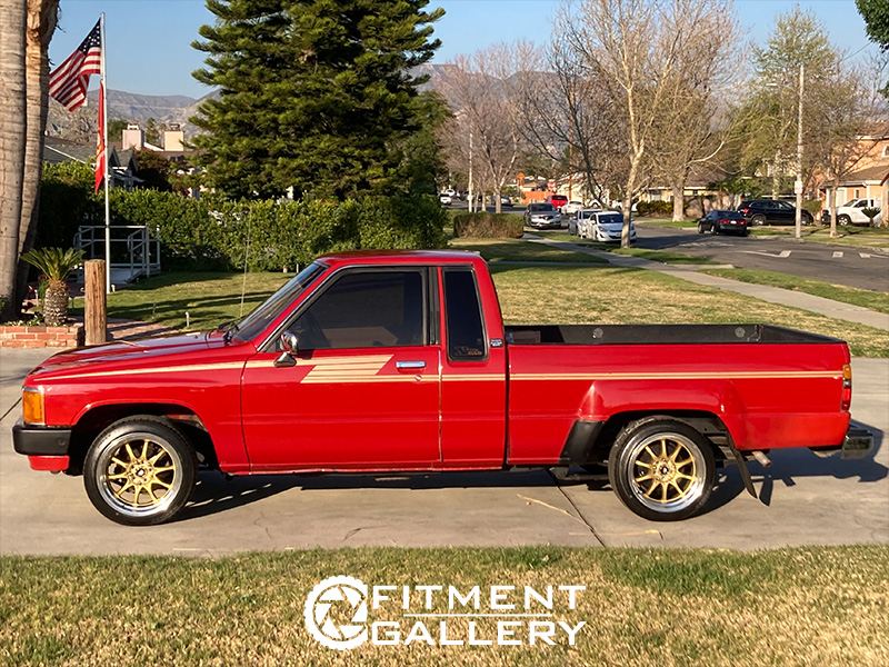 Lowered 86 Toyota Pickup