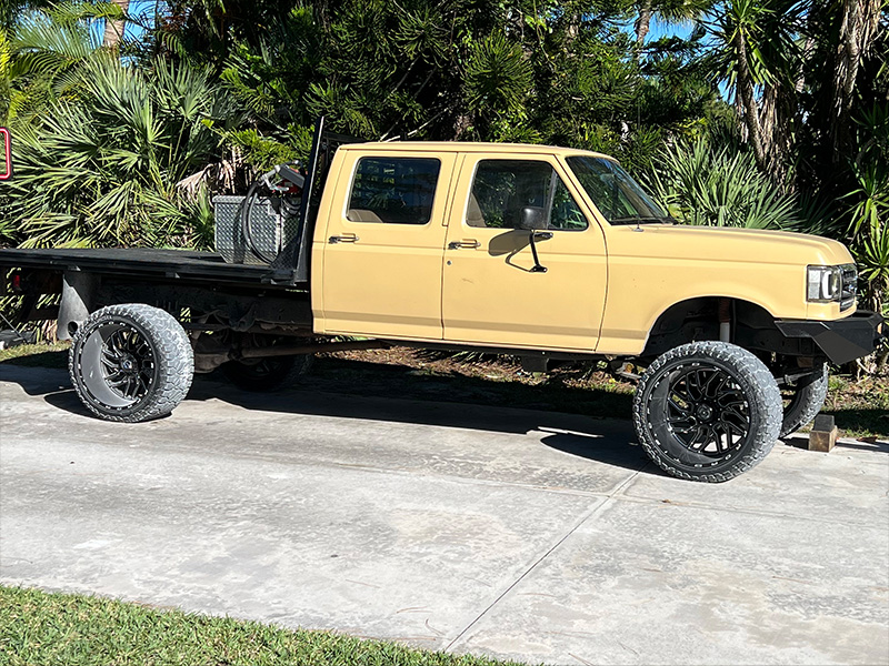 1989 Ford F-350 - 24x14 TIS Offroad Wheels LT35x14.50R24 Venom Power Tires