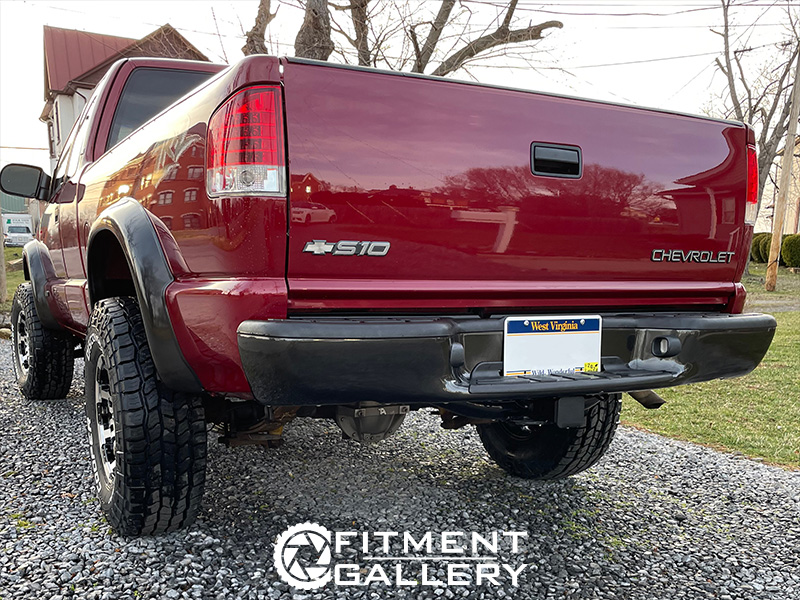 2003 Chevrolet S10 - 15x7.5 Vision Offroad Wheels LT31x10.50R15 Cooper ...