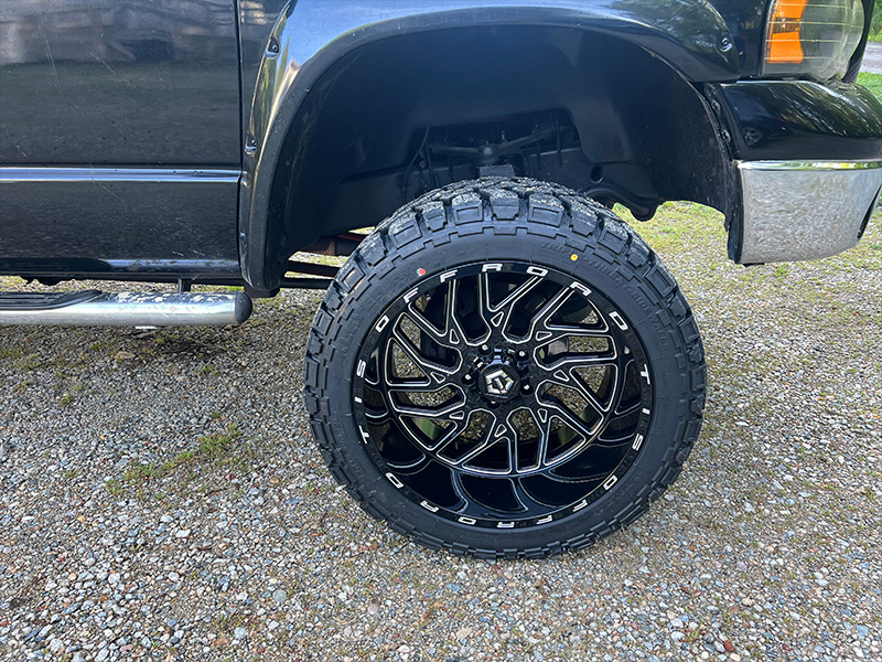 2003 Dodge Ram 1500 - 22x12 TIS Offroad Wheels 33x12.50R22 Kenda Tires
