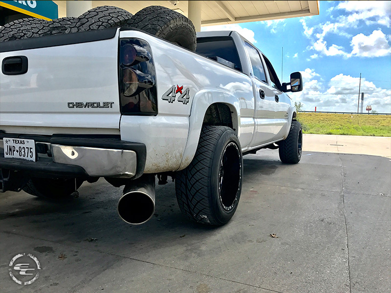 2005 Chevrolet Silverado 2500 HD 20x12 Ultra Nitto 305/50R20