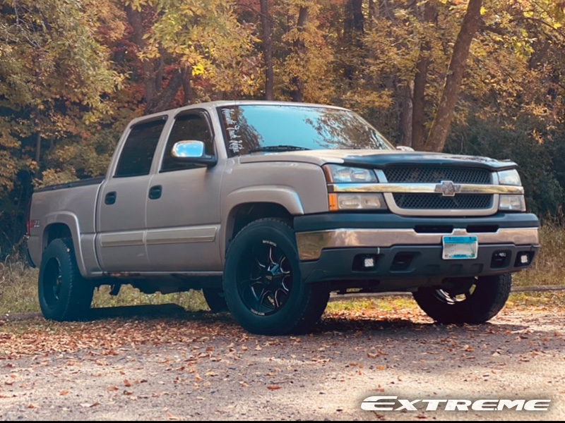 2005 Chevrolet Silverado 1500 - 18x10 Moto Metal Wheels LT275/65R18 ...