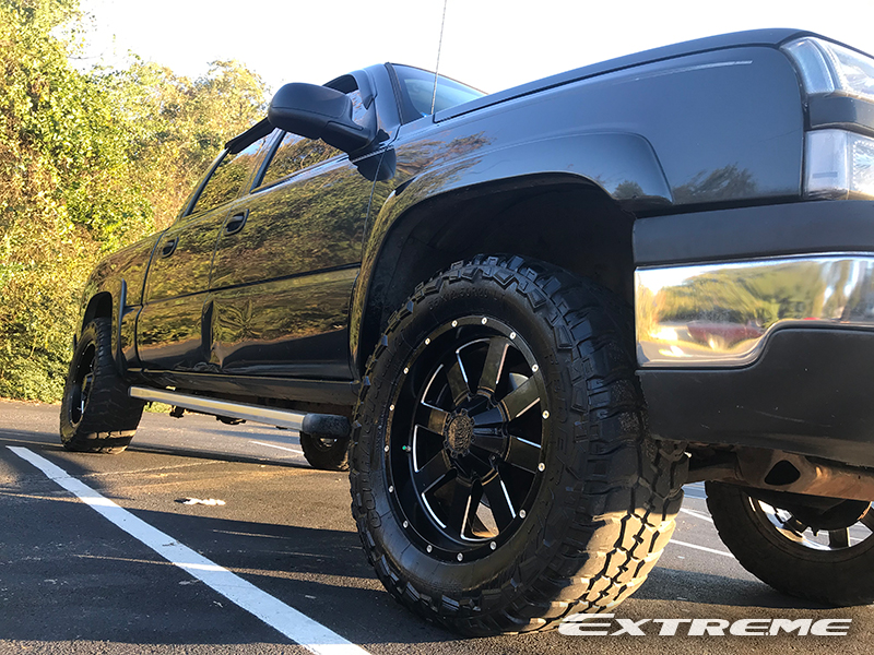 2005 Chevrolet Silverado 1500 - 18x9 Moto Metal Wheels 35x12.50R20 ...