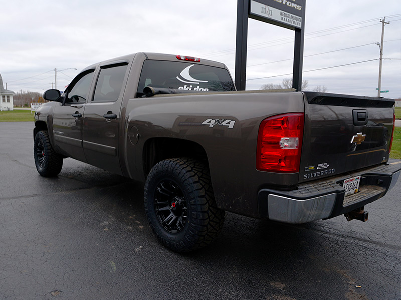 2007 Chevrolet Silverado 1500 - 17x9 Worx Wheels 33x12.5R17 Nitto Tires