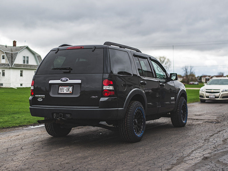 2007 Ford Explorer - 16x8 XD Series Wheels 265/70R16 Toyo Tires