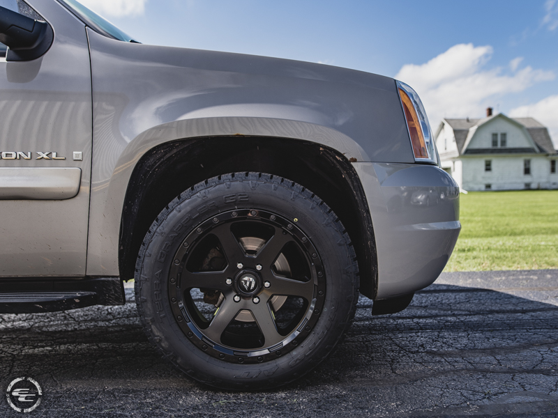 2007 GMC Yukon XL 1500 - 20x9 Fuel Offroad Wheels 275/55R20 Nitto Tires