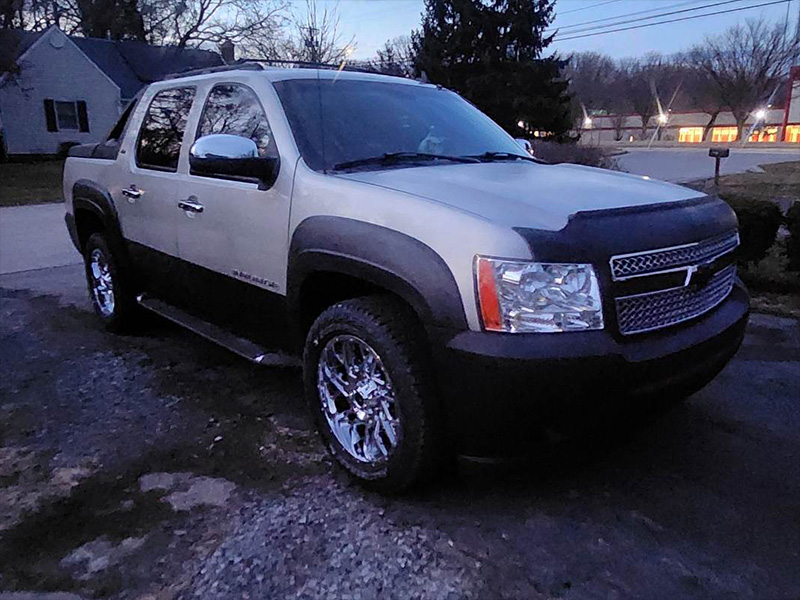 2007 Chevrolet Avalanche - 20x10 Scorpion Wheels 275/55R20 Pirelli Tires