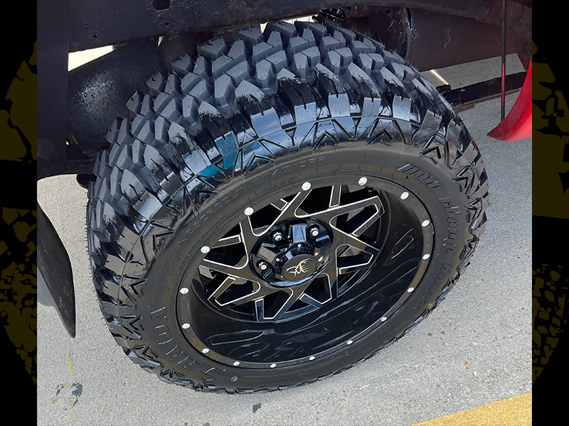 2007 Dodge Ram 1500 - 20x10 Buck Commander Wheels LT33x12.50R20 Haida Tires