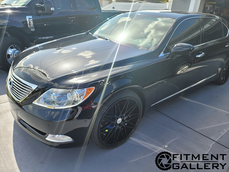 2007 Lexus LS460 - 22x9 1AV Wheels 255/30ZR22 Lexani Tires