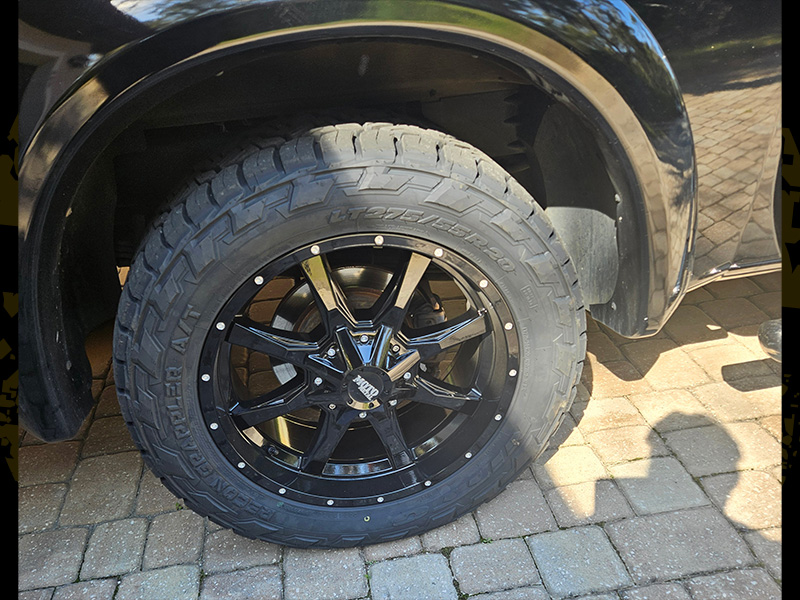 2007 Nissan Titan - 20x9 Moto Metal Wheels 275/55R20 Nitto Tires