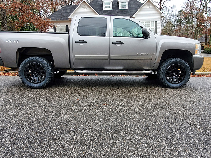 2008 Chevrolet Silverado 1500 - 20x9 Fuel Offroad Wheels 305/55R20 ...