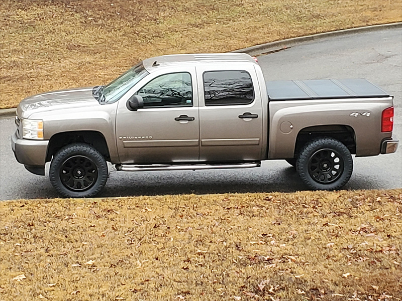 2008 Chevrolet Silverado 1500 - 20x9 Fuel Offroad Wheels 305/55R20 ...