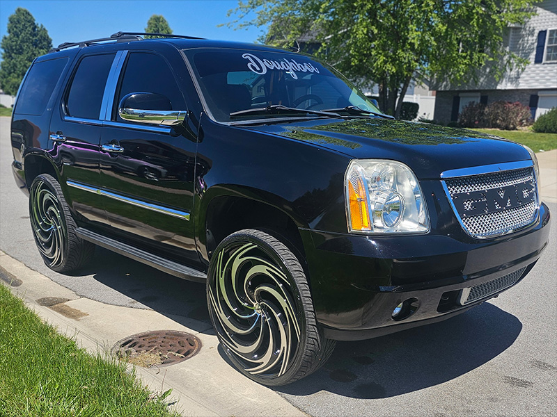 2008 GMC Yukon - 30x9.5 Azara Wheels 265/30ZR30 Lexani Tires