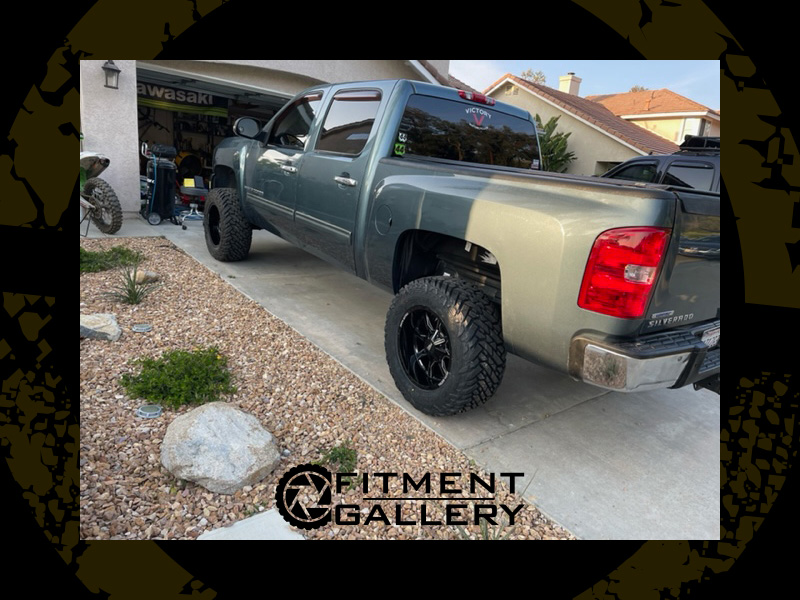 2009 Chevrolet Silverado 1500 - 18x10 Moto Metal Wheels LT33x12.50R18 ...