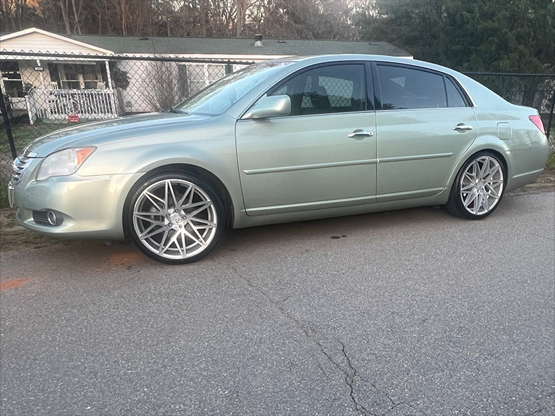 2009 Toyota Avalon - 20x8.5 Ravetti Wheels 225/35ZR20 Kenda Tires