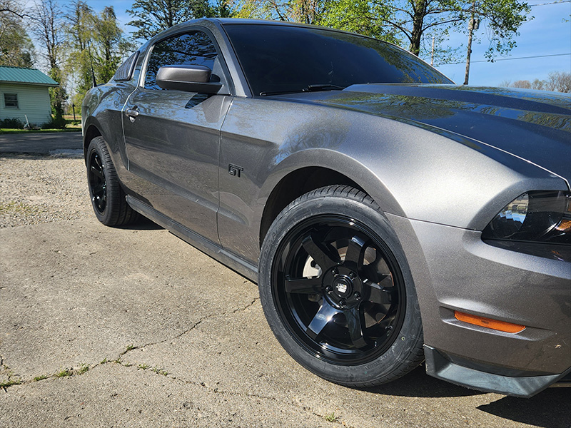 2010 Ford Mustang - 18x9.5 MST Wheels 275/40R18 Toyo Tires