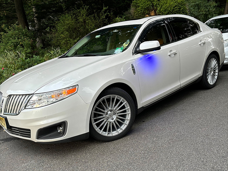 2011 Lincoln MKS - 20x8.5 Defy Wheels 245/45R20 Continental Tires