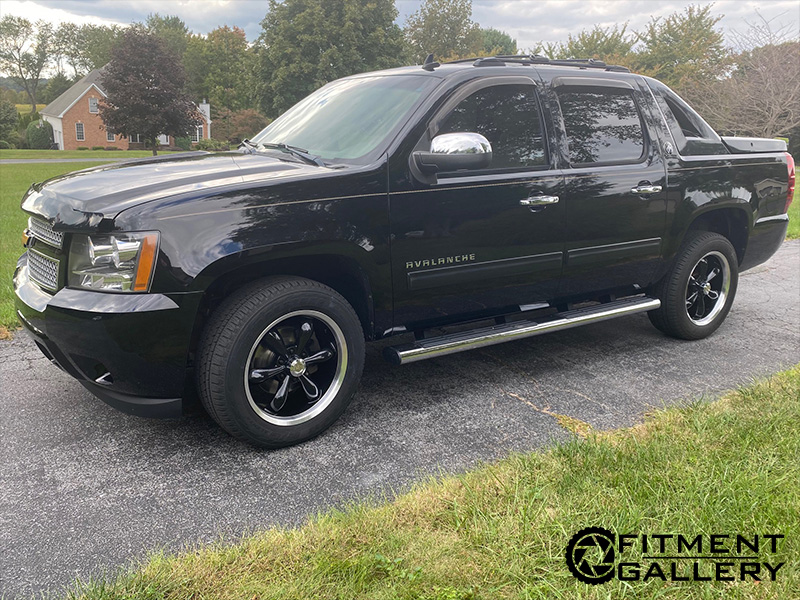 2013 Chevrolet Avalanche - 20x9 Vision Wheels P275/55R20 Bridgestone Tires