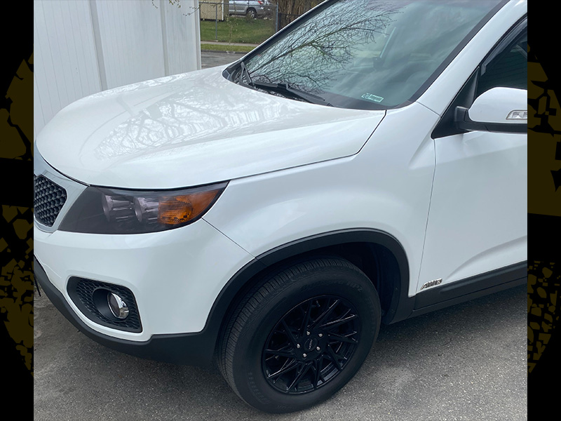 2013 Kia Sorento - 17x7.5 Motiv Wheels 235/65R17 Hankook Tires