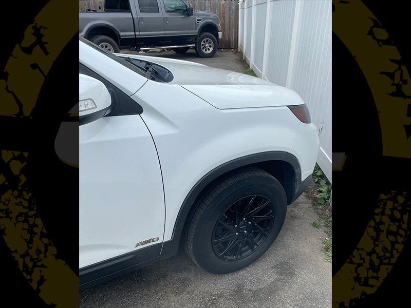 2013 Kia Sorento - 17x7.5 Motiv Wheels 235/65R17 Hankook Tires