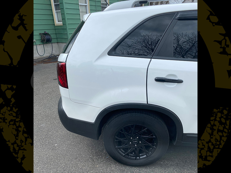 2013 Kia Sorento - 17x7.5 Motiv Wheels 235/65R17 Hankook Tires