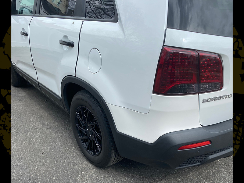 2013 Kia Sorento - 17x7.5 Motiv Wheels 235/65R17 Hankook Tires