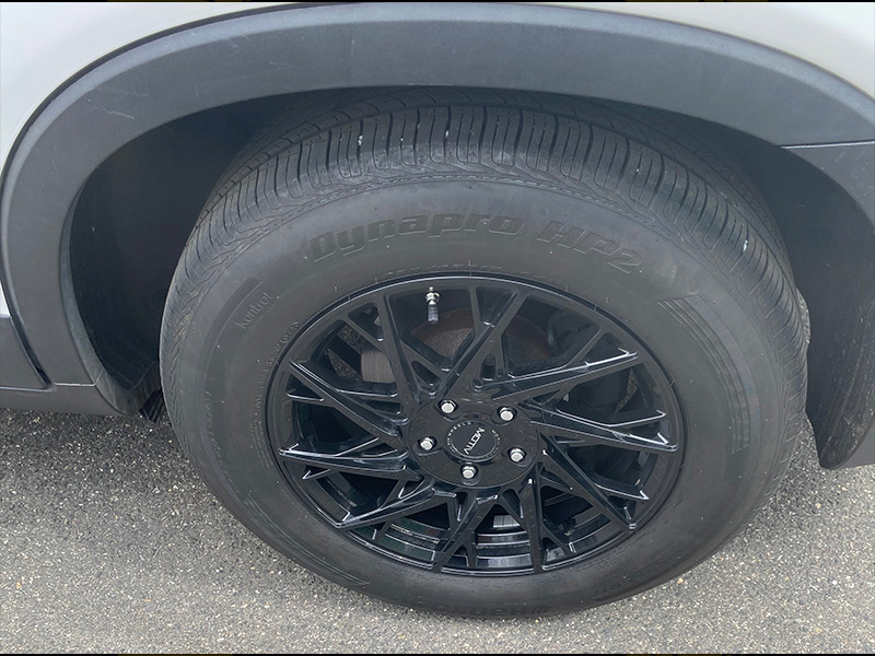 2013 Kia Sorento - 17x7.5 Motiv Wheels 235/65R17 Hankook Tires