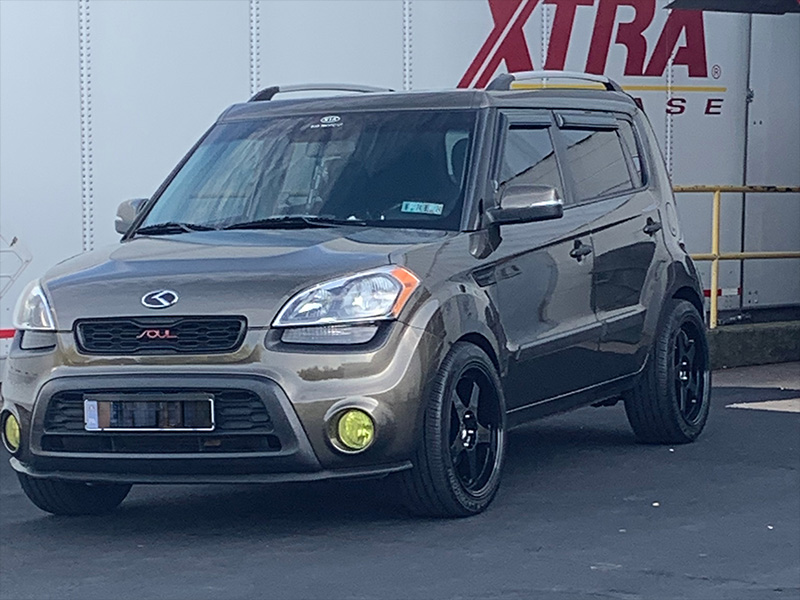 2013 Kia Soul - 18x8.5 Avid 1 Wheels 23/45/28 Capricorn Tires