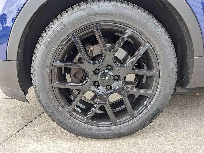 2014 Ford Explorer - 20x8.5 Voxx Wheels 255/50R20 Pirelli Tires