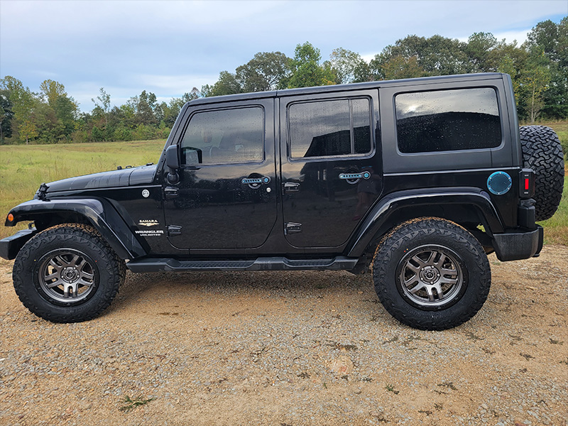 2014 Jeep Wrangler - 18x9 Fuel Offroad Wheels LT33x12.50R18 Venom Power Tires