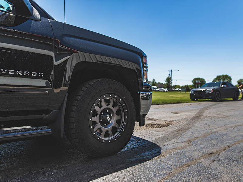 2015 Chevrolet Silverado 1500 - 18x9 Ion Alloy Wheels 275/65R18 ...