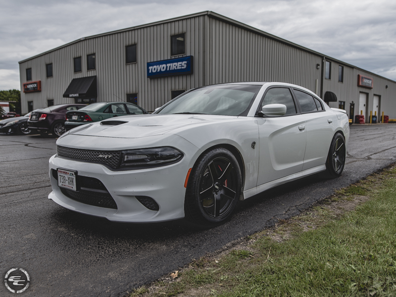2015 Dodge Charger - Staggered Fondmetal Wheels
