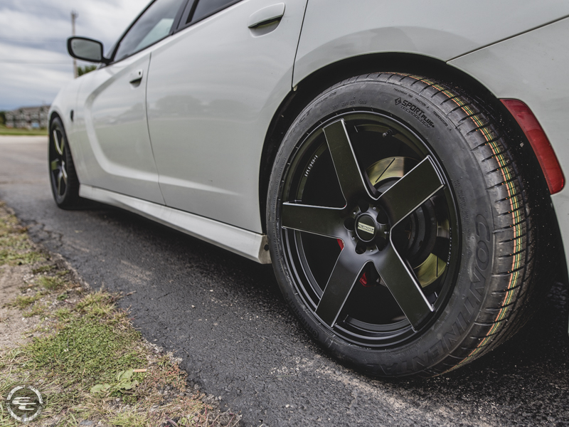 2015 Dodge Charger - Staggered Fondmetal Wheels