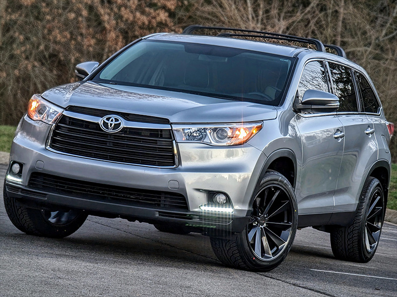 2015 Toyota Highlander - 20x10.5 tsw Wheels 275/45R20 Yokohama Tires