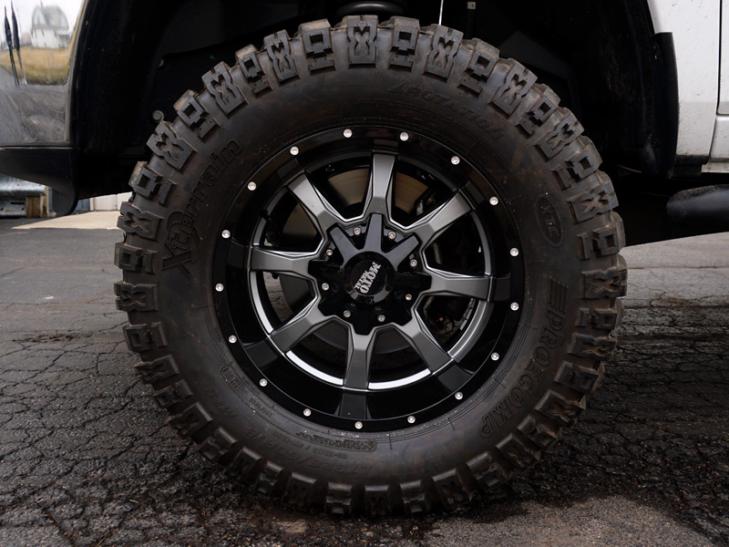 2016 Ram 2500 - 18x10 Moto Metal Wheels Rough Country 5-inch suspension ...