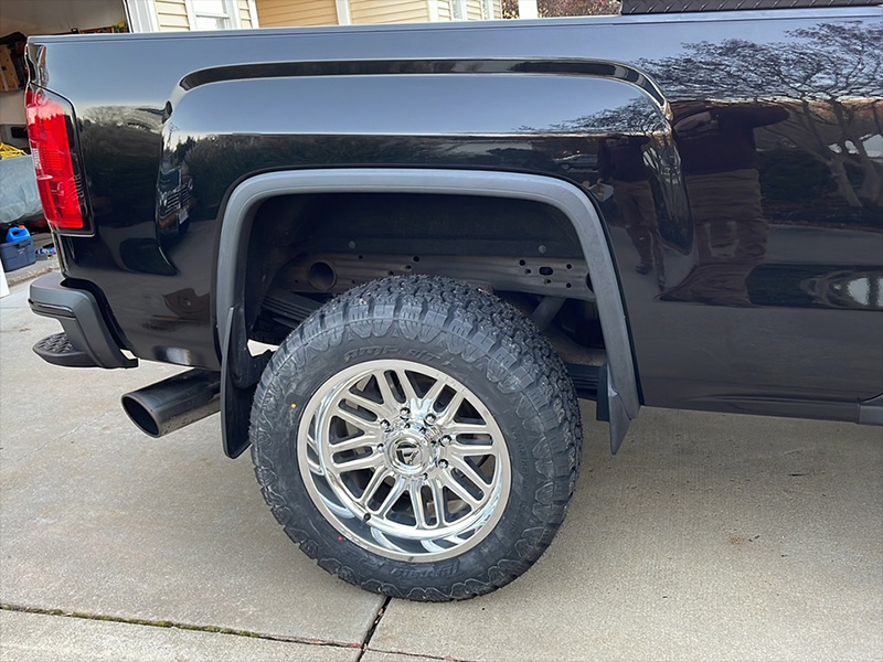 2016 GMC Sierra 2500 HD - 20x10 Fuel Offroad Wheels 305/55R20 AMP Tires