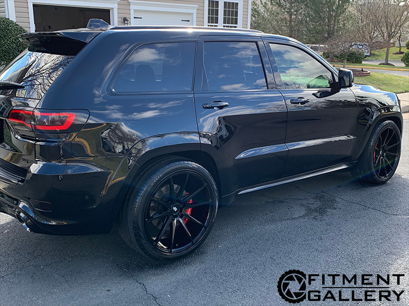 2017 Jeep Grand Cherokee - 22x10.5 Savini Wheels 305/35R22 Lionhart Tires