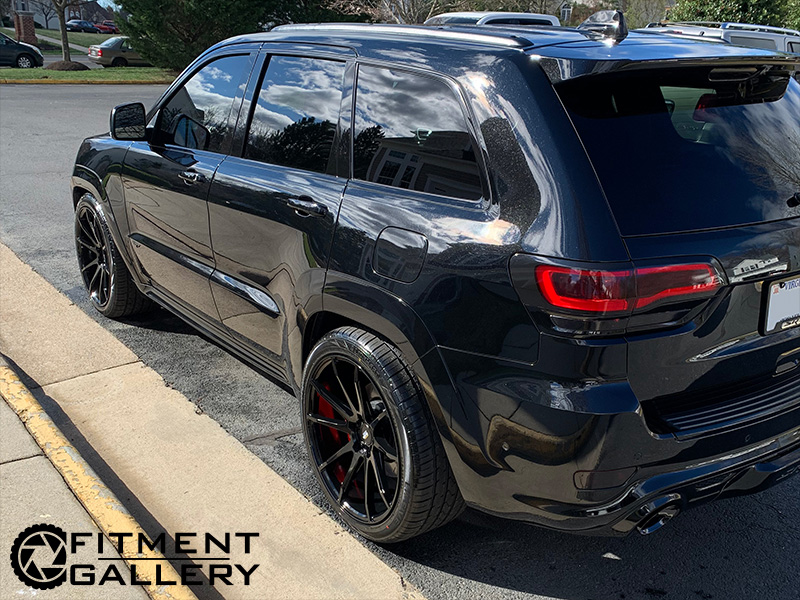 2017 Jeep Grand Cherokee - 22x10.5 Savini Wheels 305/35R22 Lionhart Tires