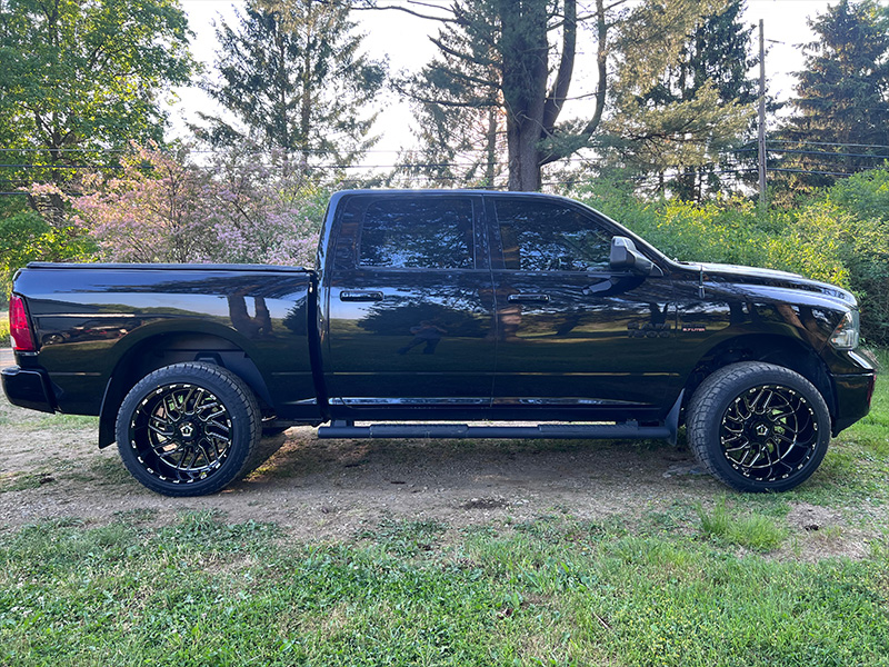 2018 Ram 1500 - 22x12 TIS Offroad Wheels LT33x12.50R22 Radar Tires