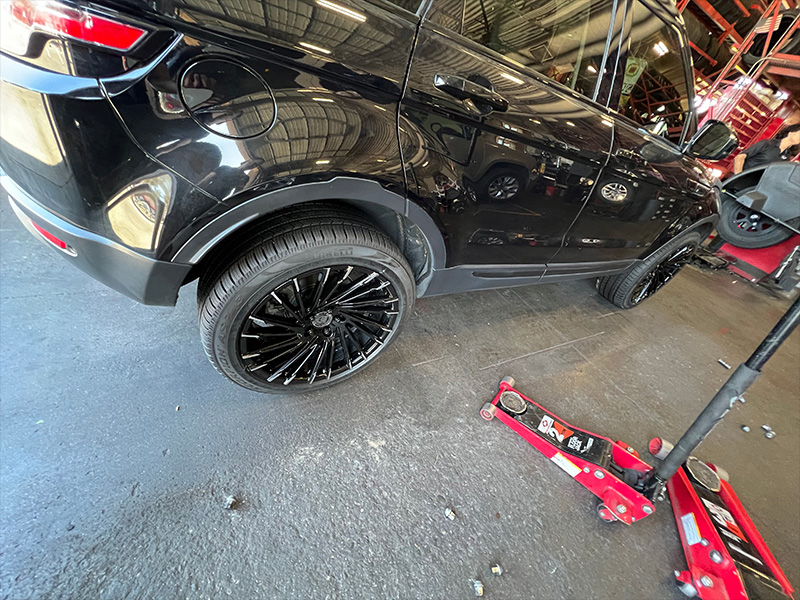 2018 Land Rover Range Rover Evoque - 20x10 Lexani Wheels 265/45R20 ...