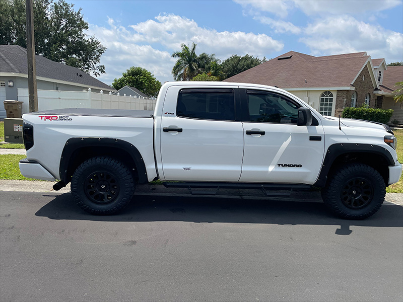 2018 Toyota Tundra - 18x9 Fuel Offroad Wheels 35x12.50R18 Kenda Tires