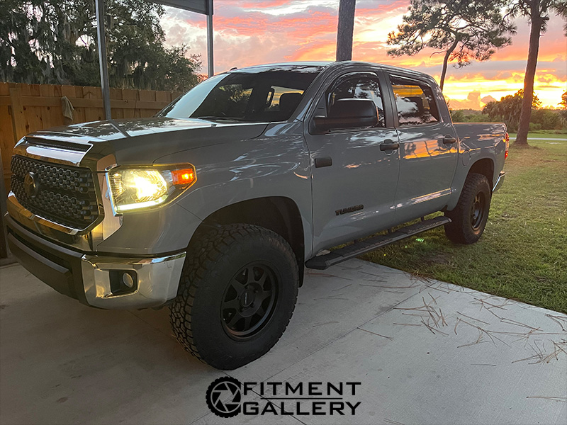 2018 Toyota Tundra - 18x9 Method Race Wheels LT285/75R18 Toyo Tires