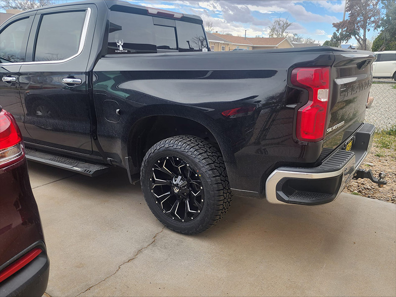 2019 Chevrolet Silverado 1500 - 20x9 Fuel Offroad Wheels 275/55R20 Falken Tires