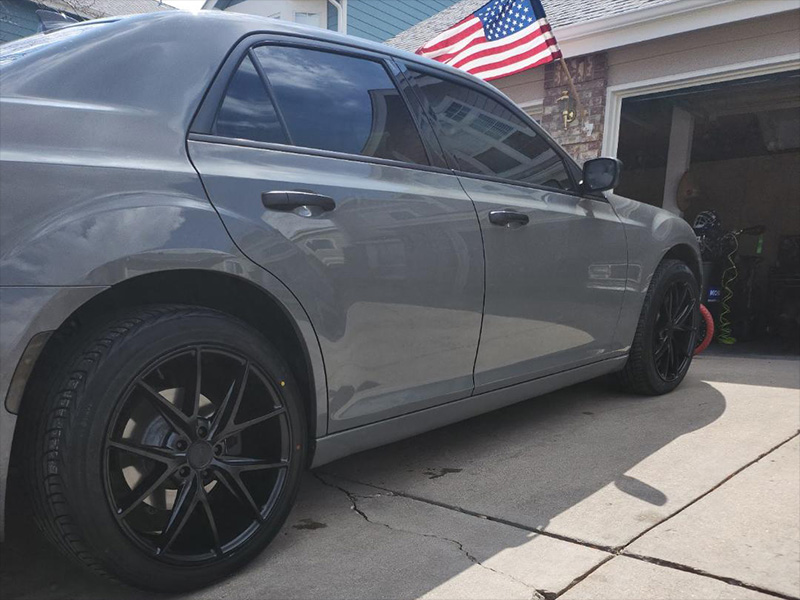 2019 Chrysler 300 - 20x9 Niche Wheels 245/45ZR20 Advanta Tires