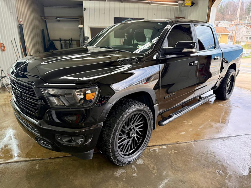 2019 Ram 1500 - 22x10 TIS Offroad Wheels LT33x12.50R22 Venom Power Tires