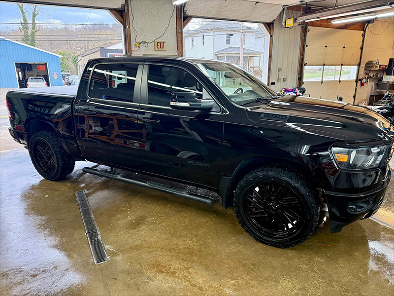 2019 Ram 1500 - 22x10 TIS Offroad Wheels LT33x12.50R22 Venom Power Tires