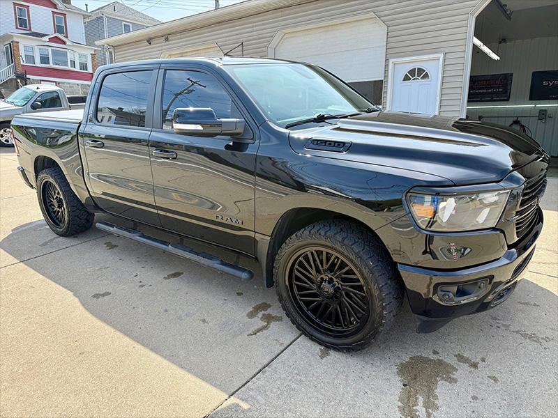 2019 Ram 1500 - 22x10 TIS Offroad Wheels LT33x12.50R22 Venom Power Tires
