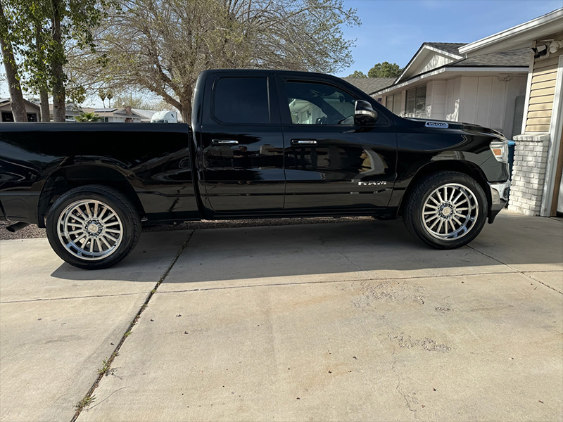 2019 Ram 1500 - 22x10 Hostile Wheels 305/45R22 Toyo Tires