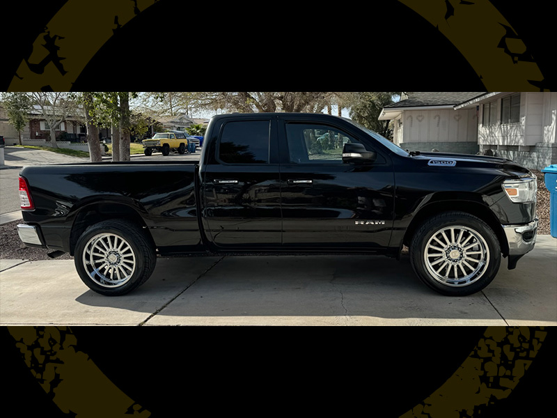 2019 Ram 1500 - 22x10 Hostile Wheels 305/45R22 Toyo Tires